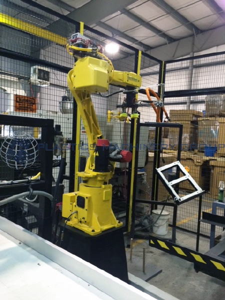 Robot, Fanuc, 6 Axis - Plastics Machinery Group